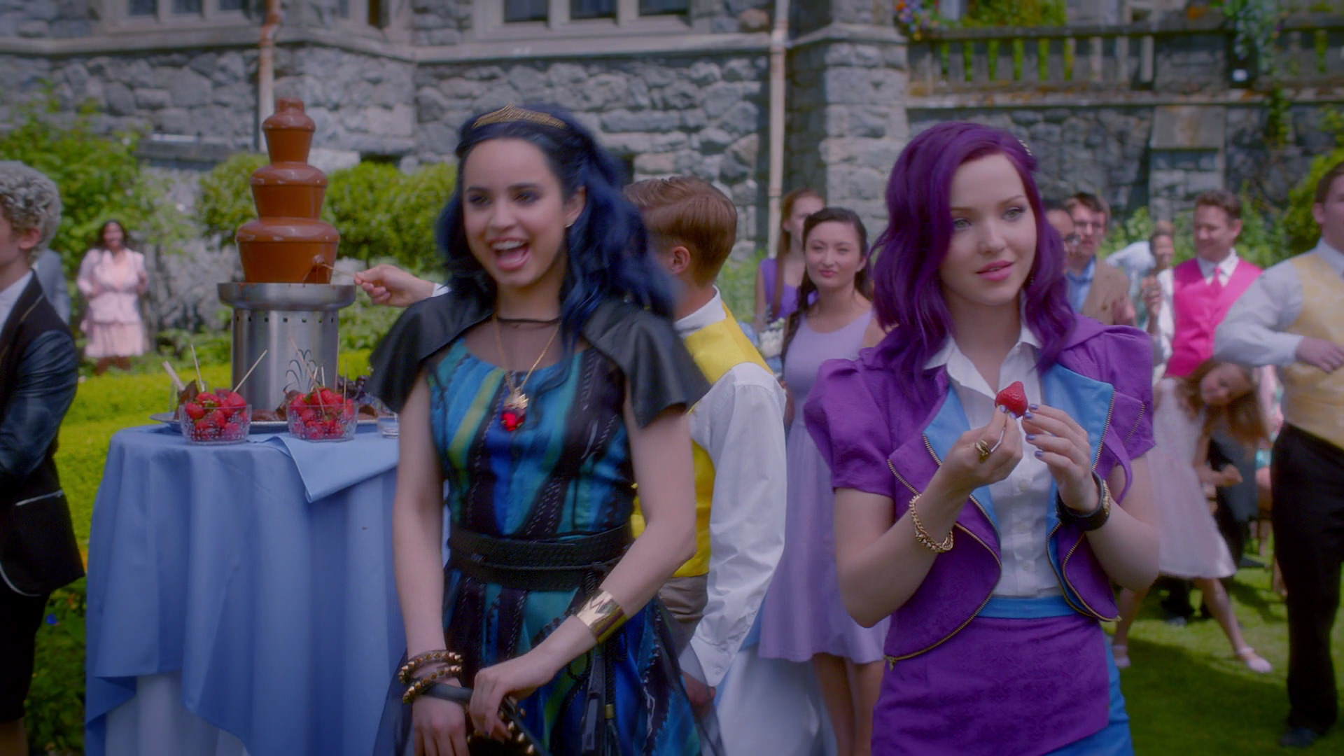 Descendants 2 (2017) - Animation Screencaps.com