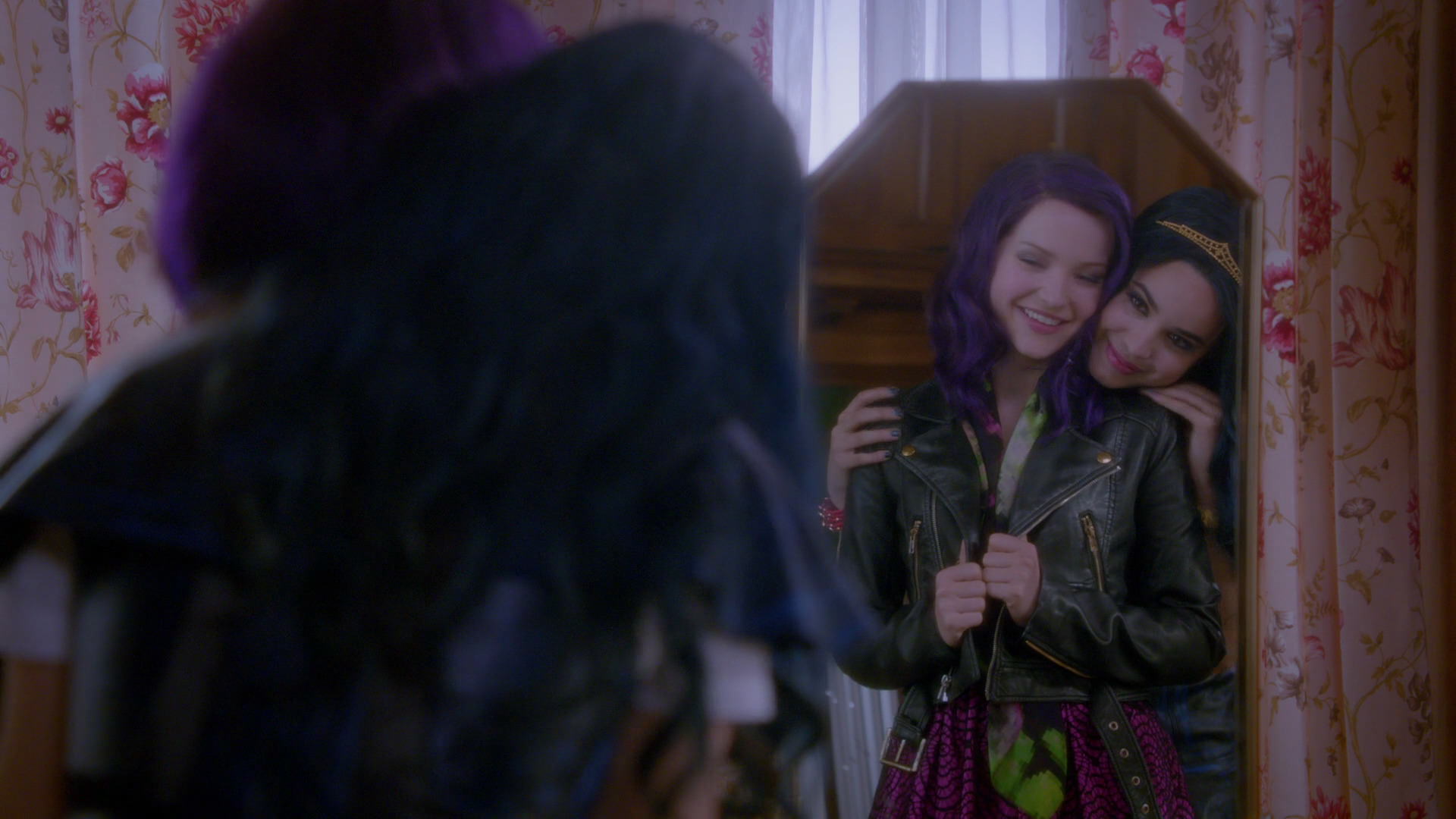 Descendants 2 (2017) - Animation Screencaps.com