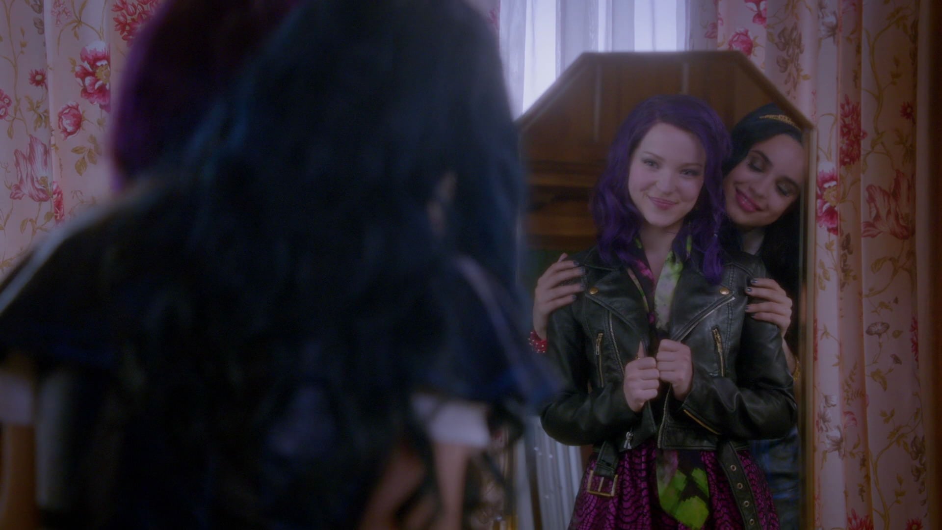 Descendants 2 (2017) - Animation Screencaps.com