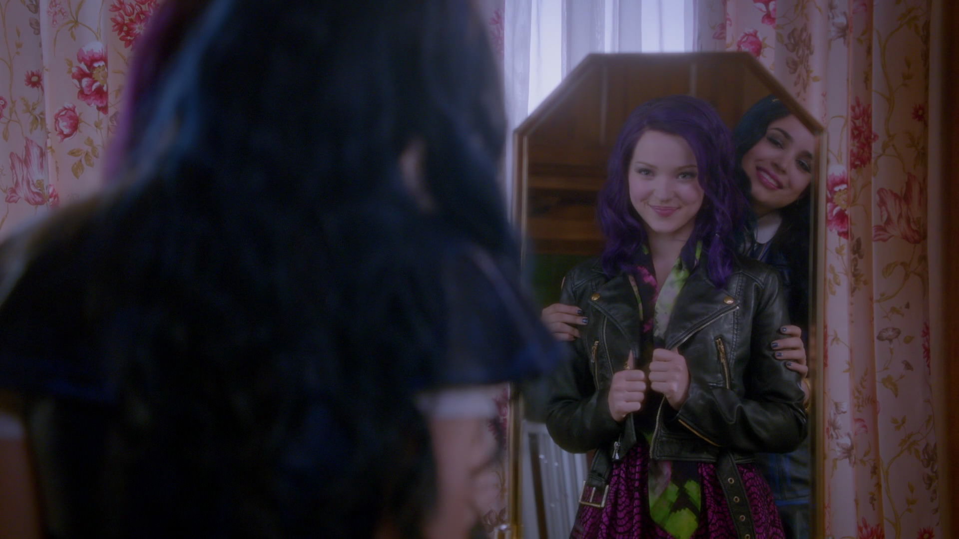 Descendants 2 (2017) - Animation Screencaps.com