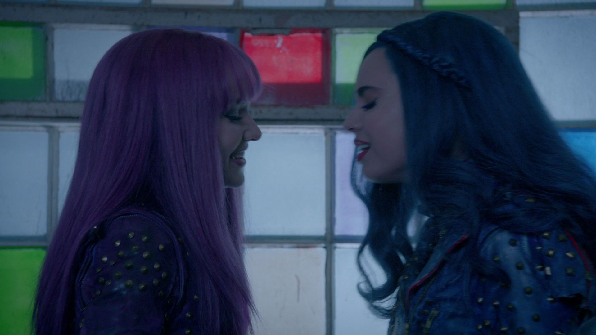 Descendants 2 (2017) - Animation Screencaps.com