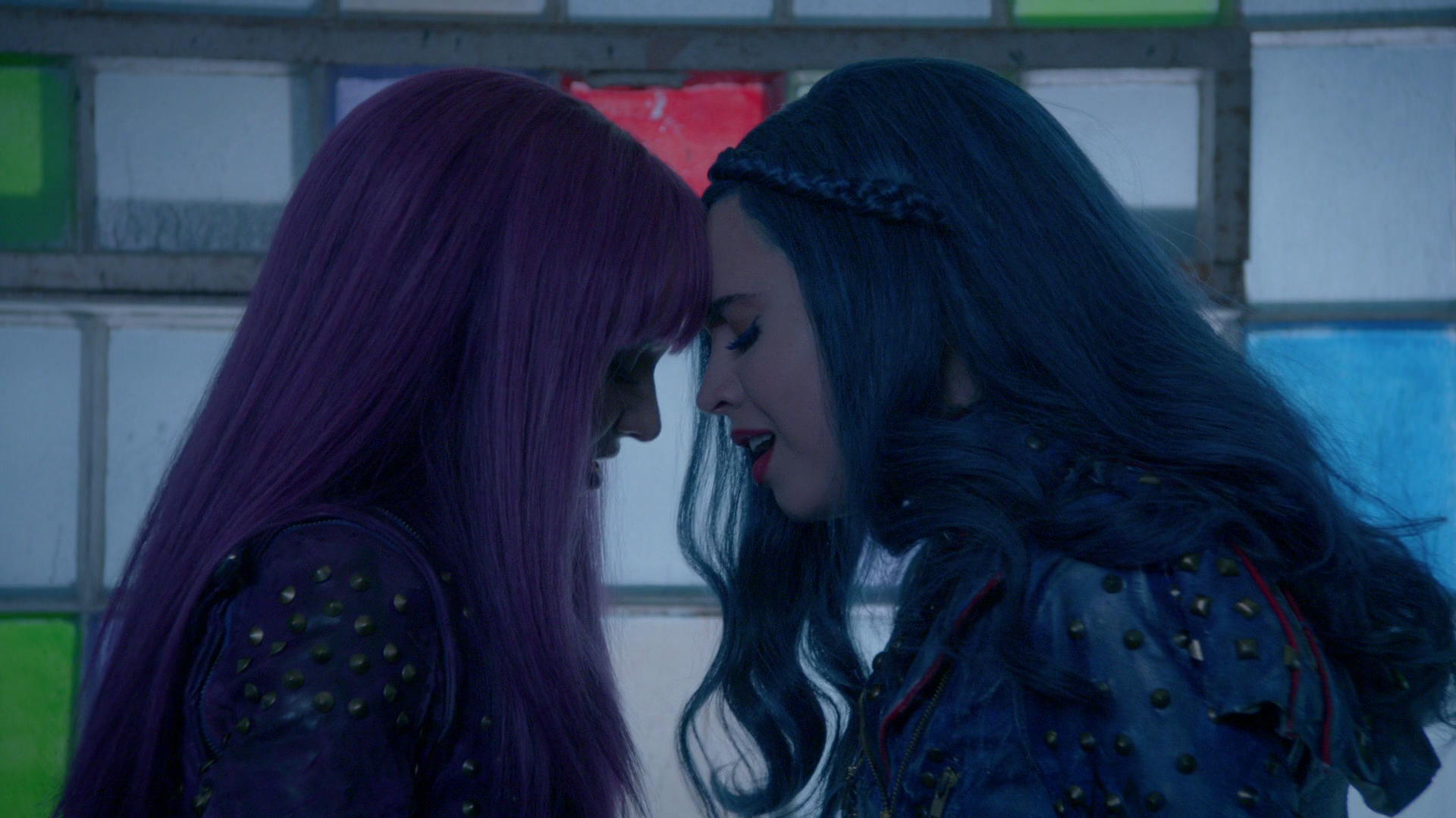 Descendants 2 (2017) - Animation Screencaps.com