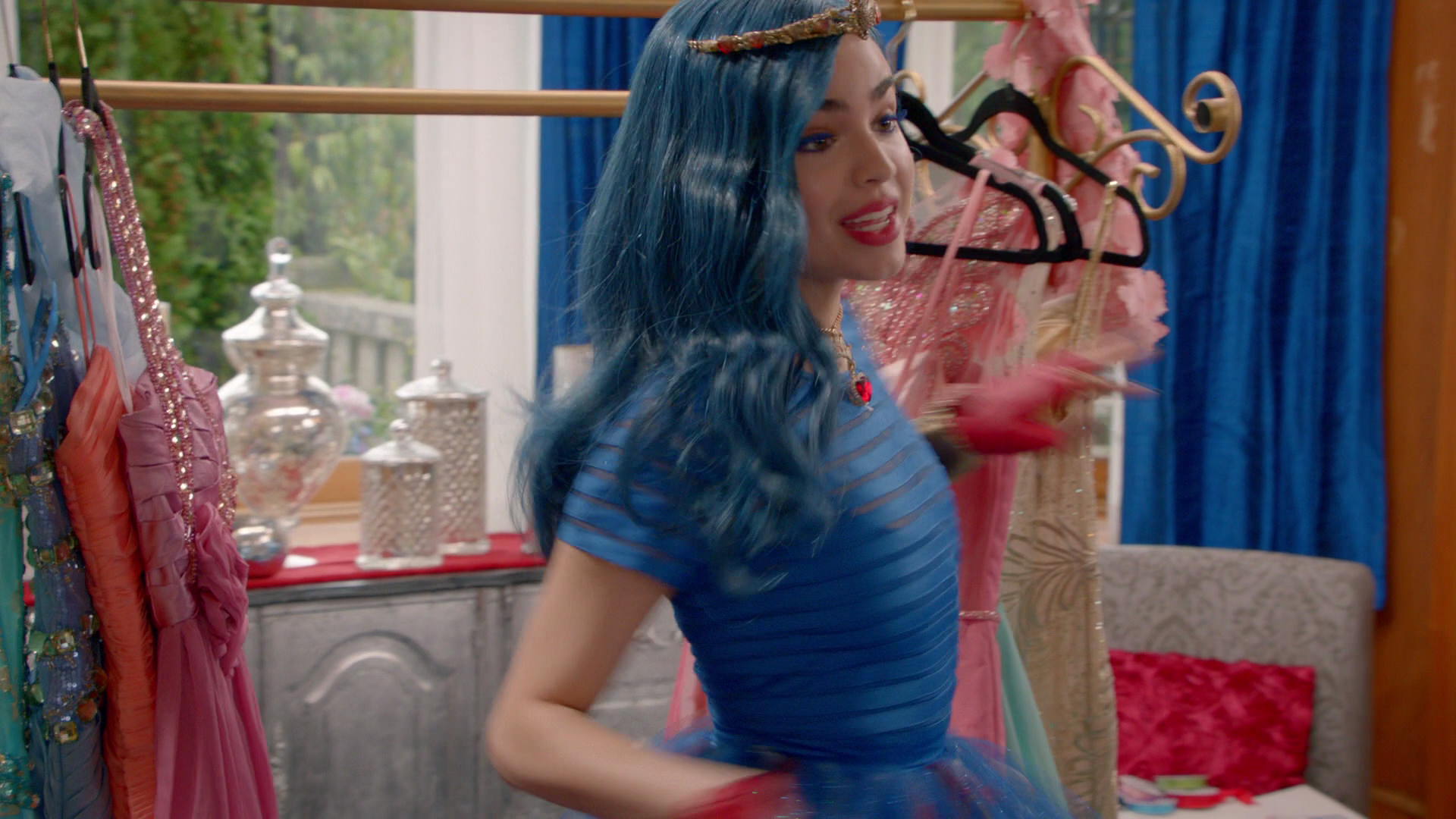 Descendants 2 (2017) - Animation Screencaps.com