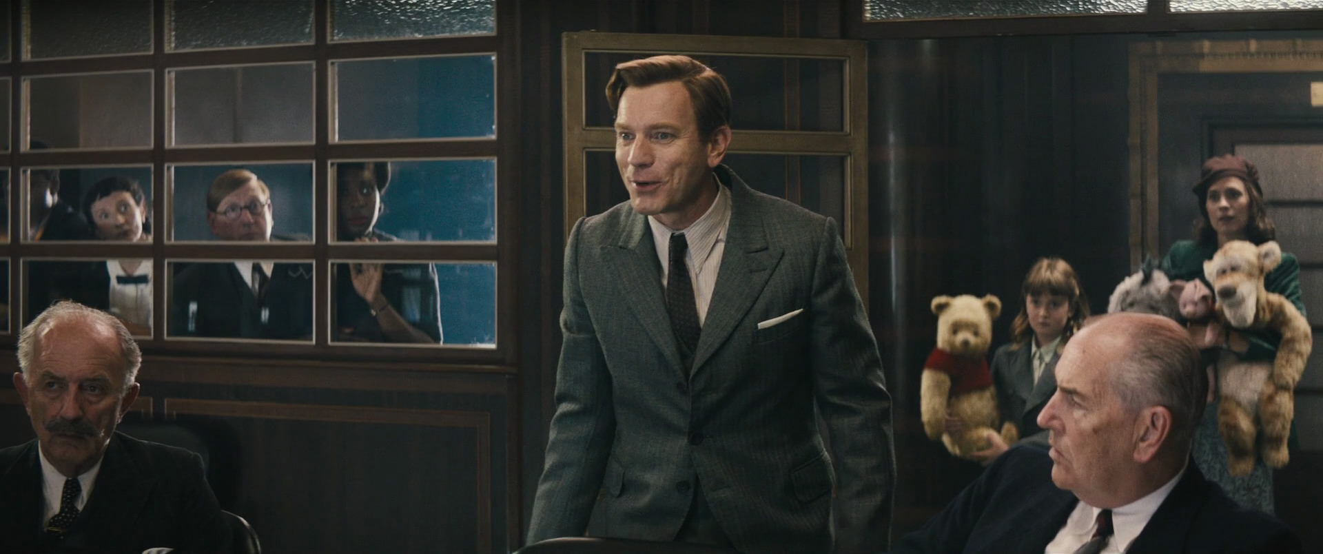 Christopher Robin (2018) - Animation Screencaps.com