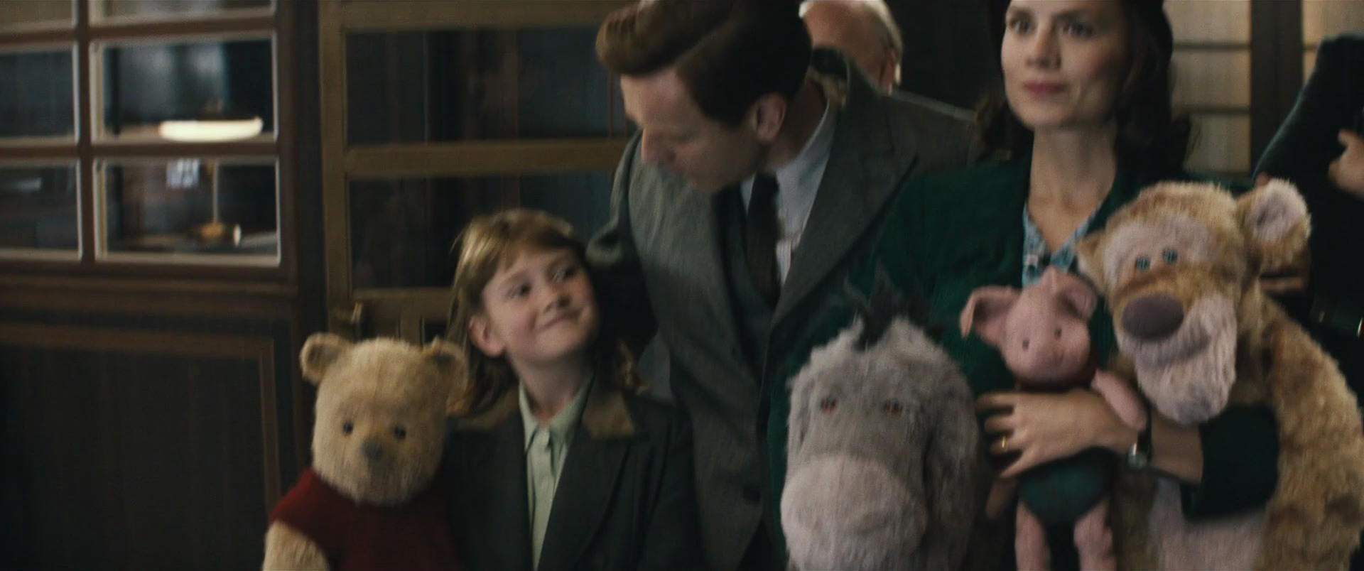 Christopher Robin (2018) - Animation Screencaps.com