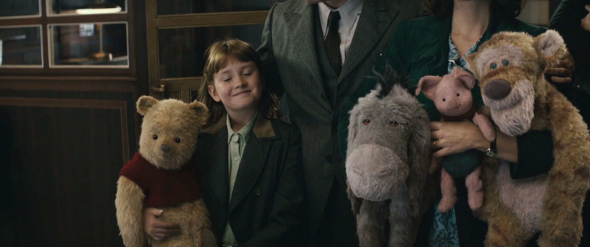 Christopher Robin (2018) - Animation Screencaps.com