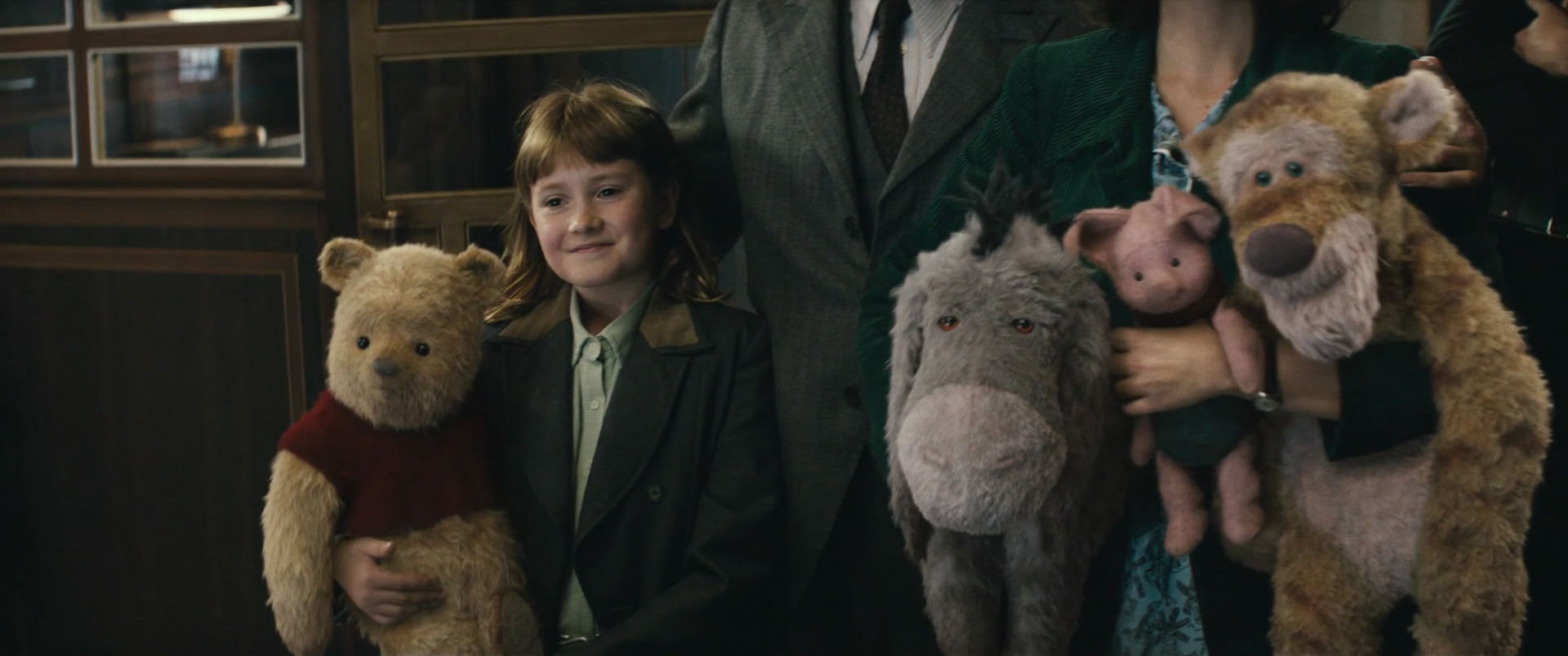 Christopher Robin (2018) - Animation Screencaps.com