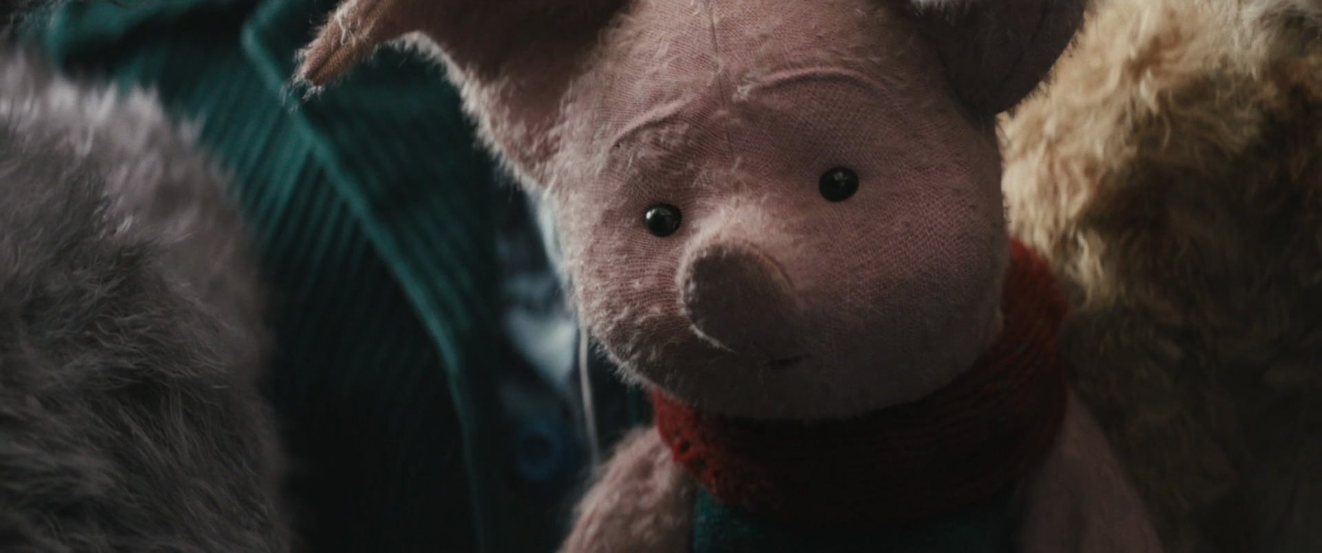 Christopher Robin (2018) - Animation Screencaps.com