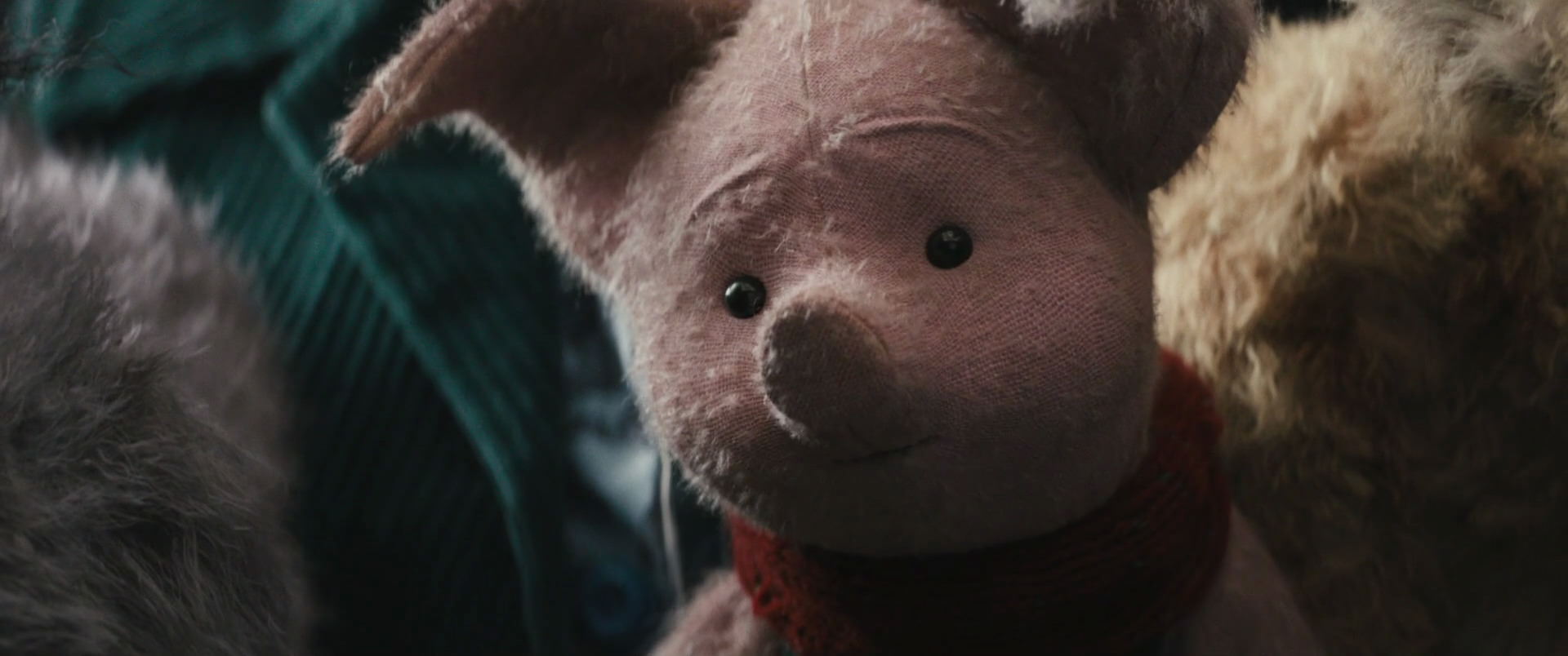 Christopher Robin (2018) - Animation Screencaps.com