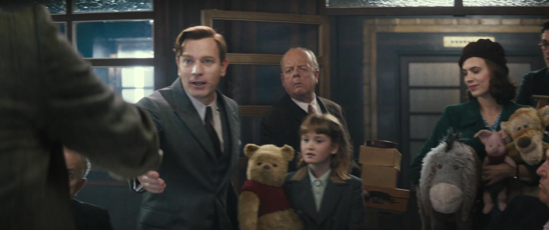 Christopher Robin (2018) - Animation Screencaps.com