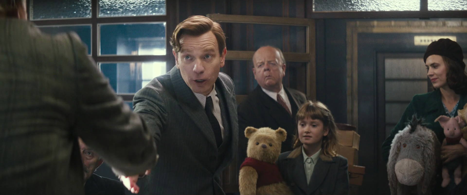 Christopher Robin (2018) - Animation Screencaps.com