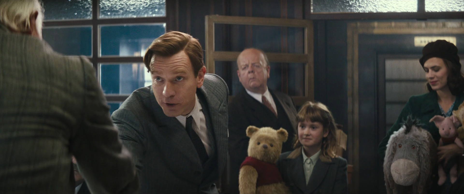Christopher Robin (2018) - Animation Screencaps.com