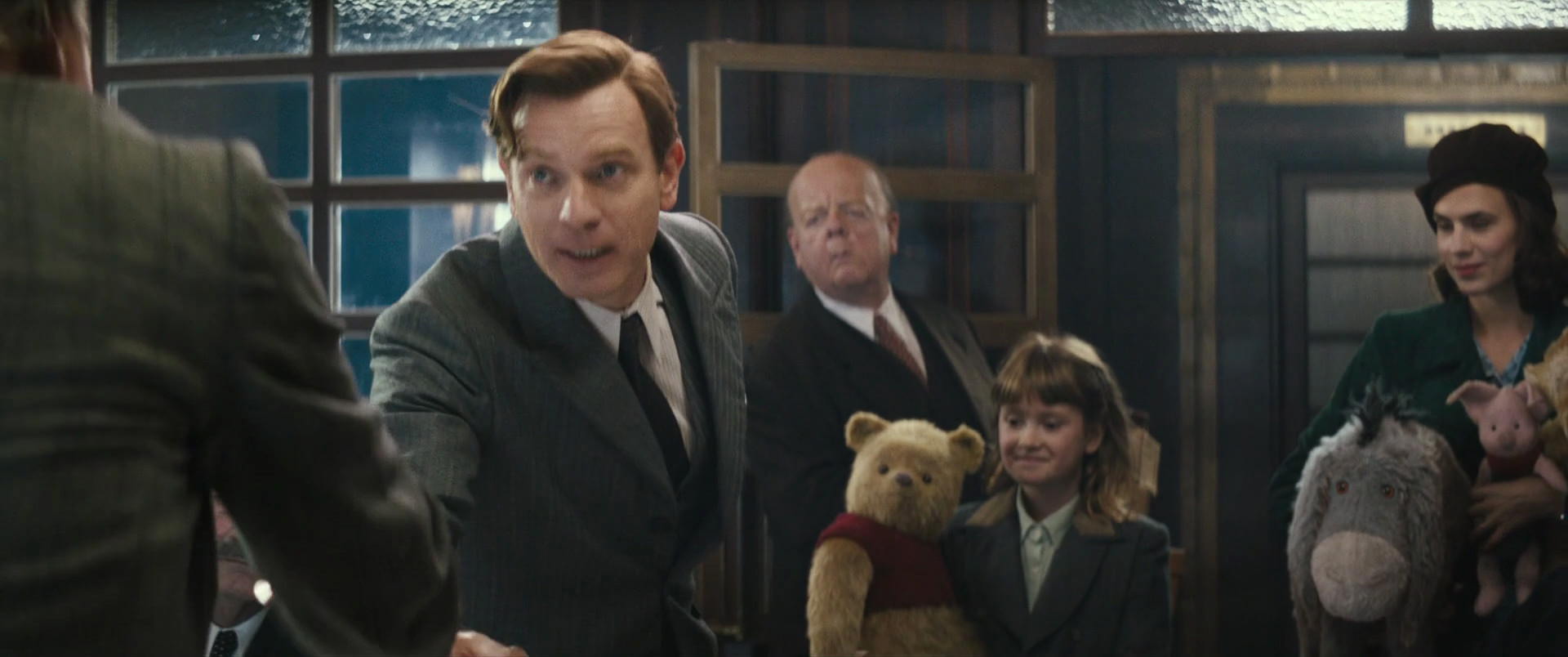 Christopher Robin (2018) - Animation Screencaps.com