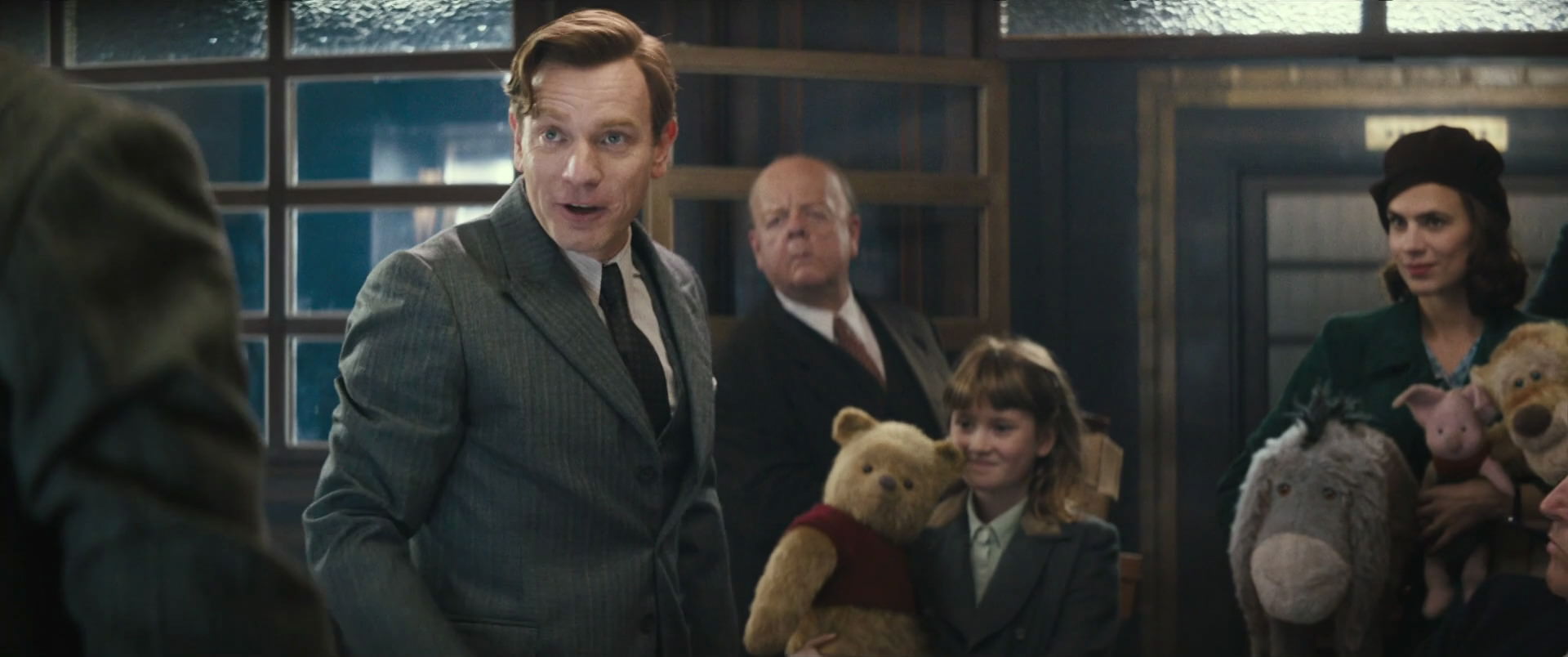 Christopher Robin (2018) - Animation Screencaps.com