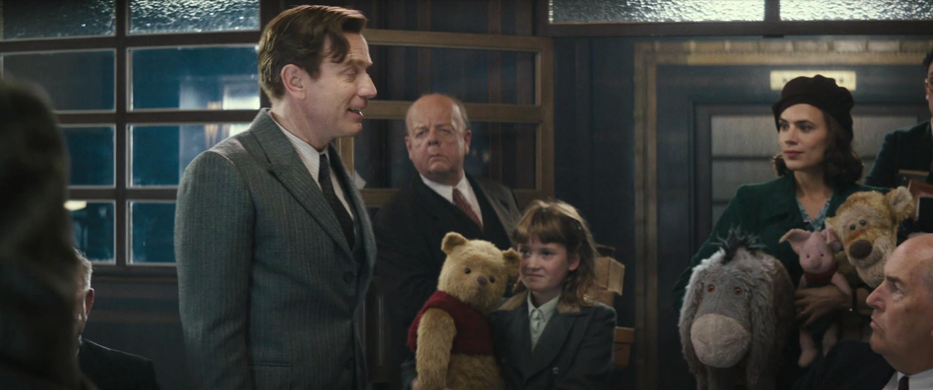 Christopher Robin (2018) - Animation Screencaps.com