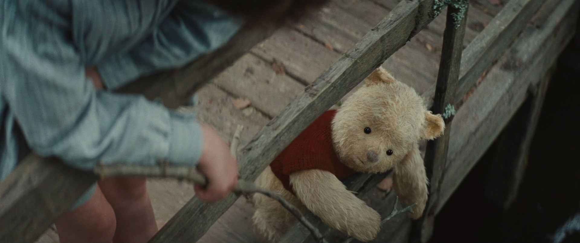 Christopher Robin (2018) - Animation Screencaps.com