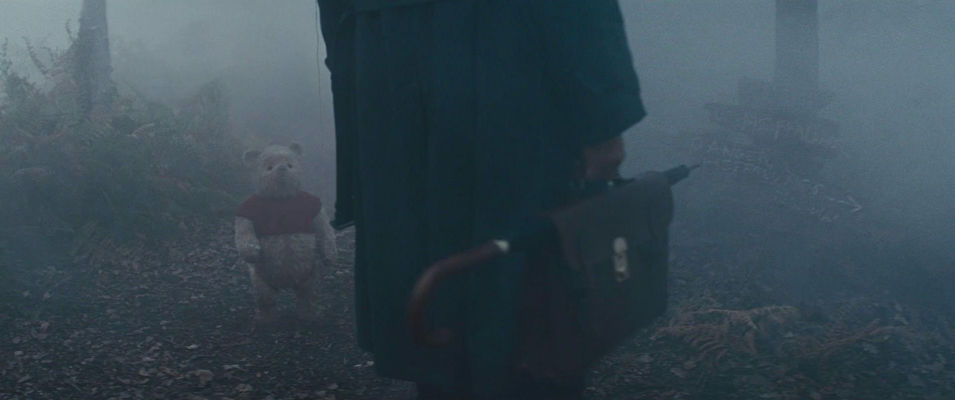 Christopher Robin (2018) - Animation Screencaps.com