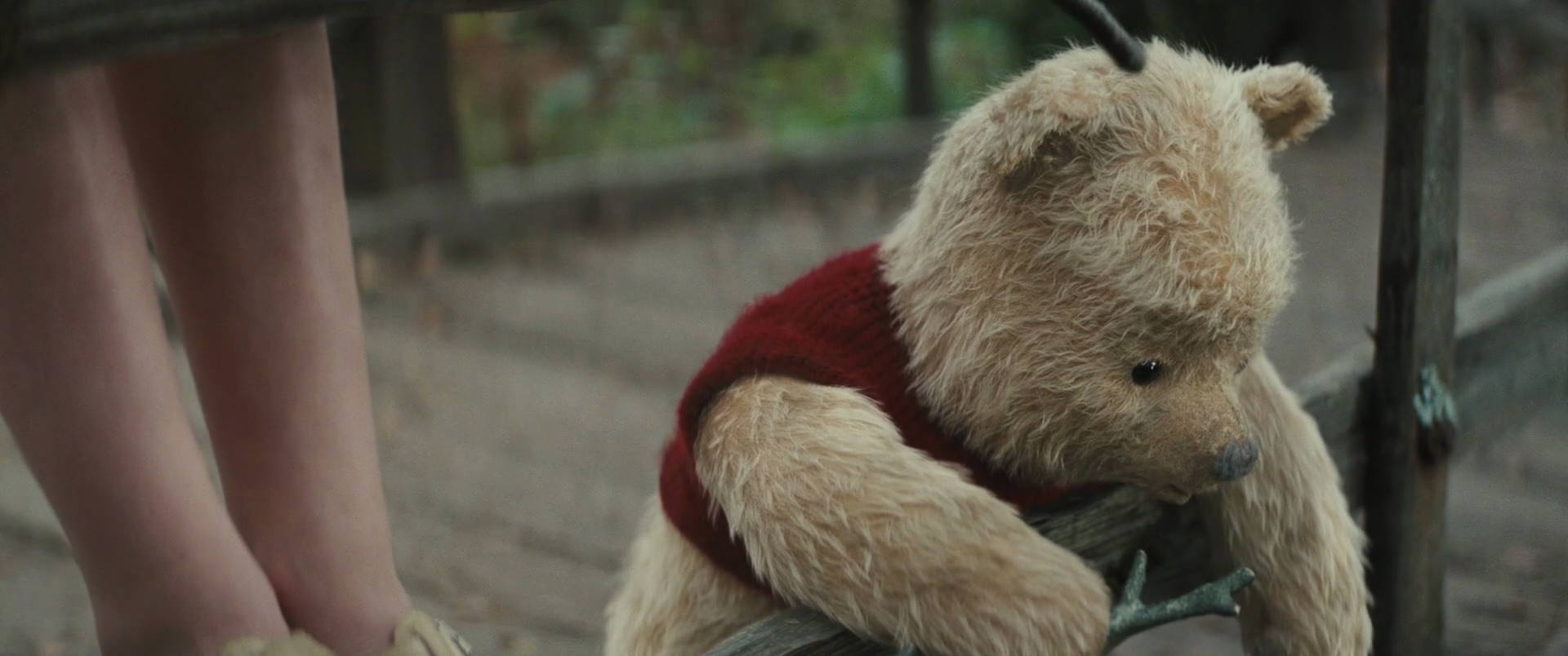 Christopher Robin (2018) - Animation Screencaps.com