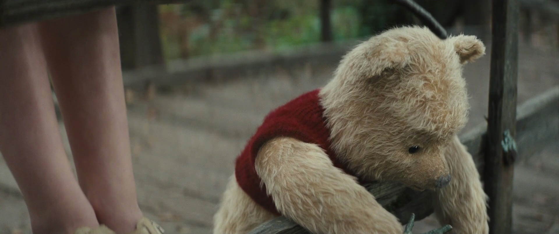 Christopher Robin (2018) - Animation Screencaps.com