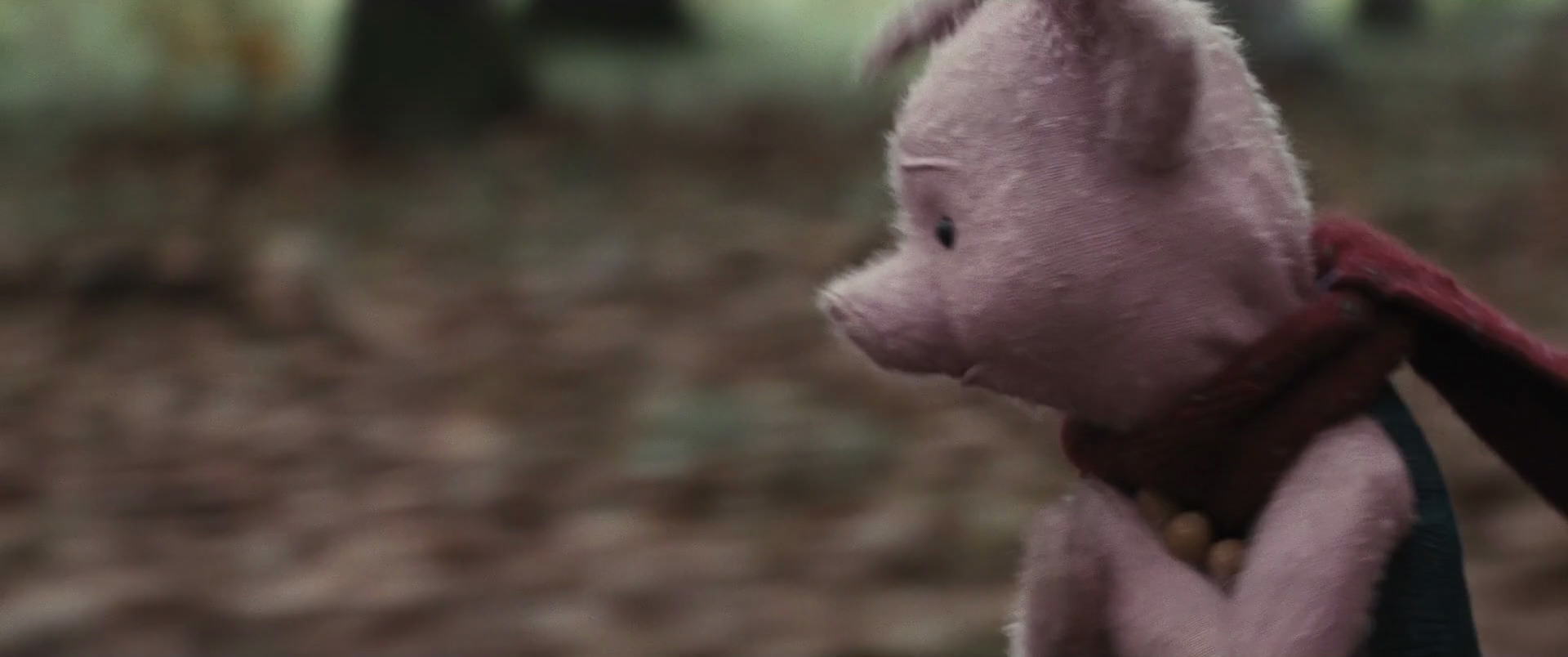 Christopher Robin (2018) - Animation Screencaps.com