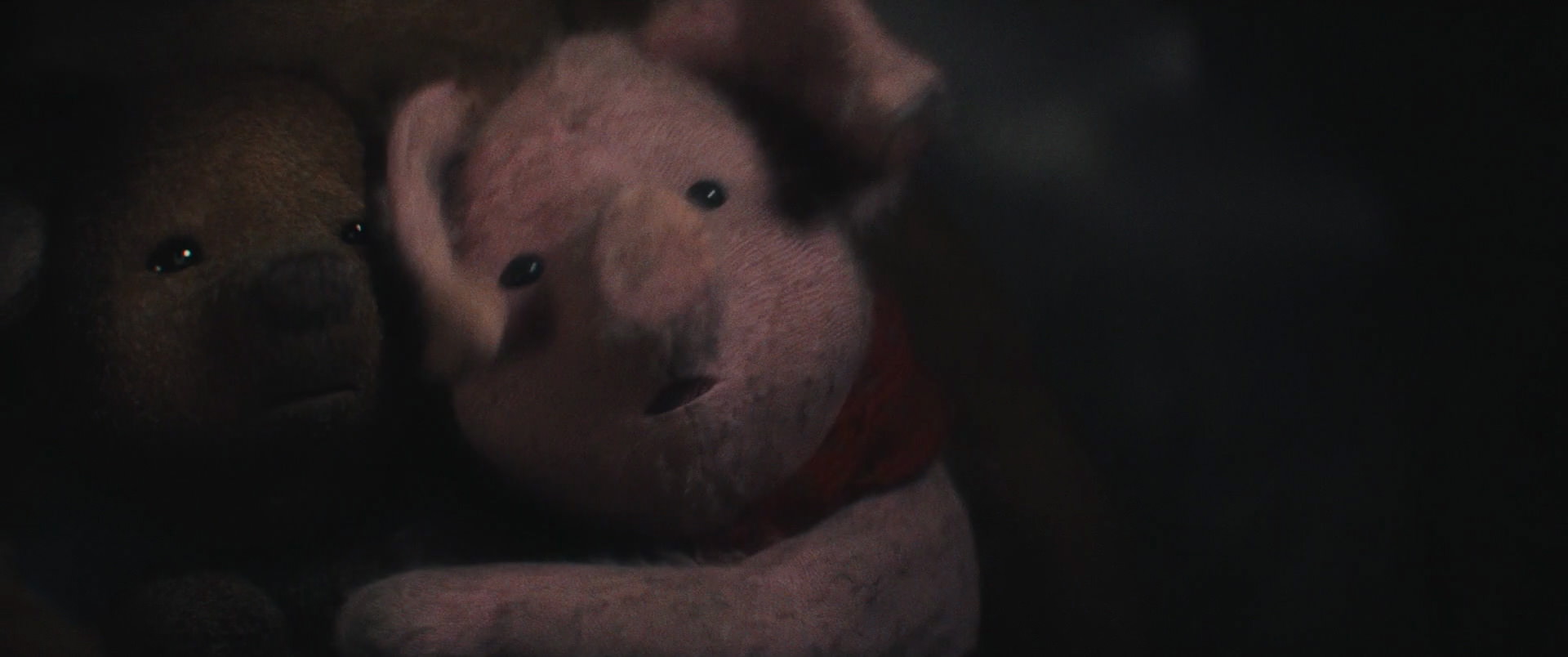 Christopher Robin (2018) - Animation Screencaps.com