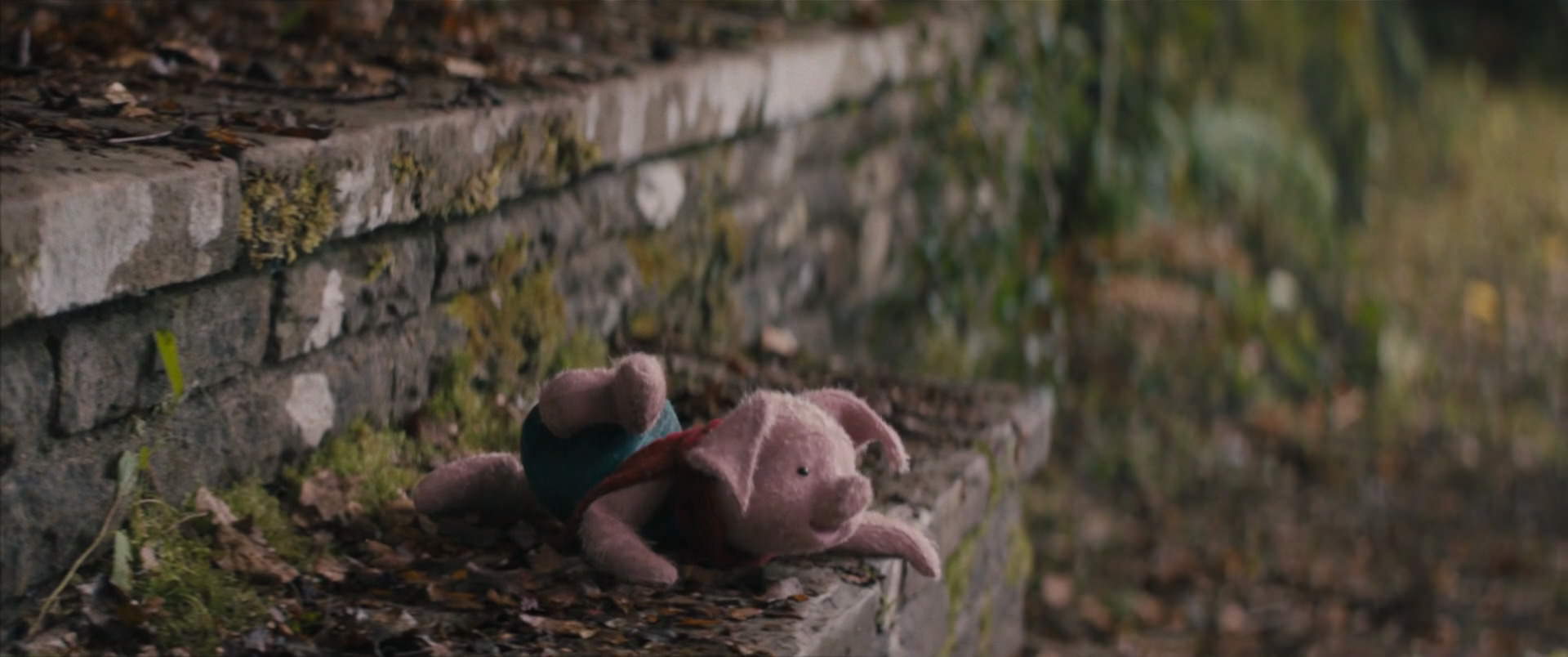 Christopher Robin (2018) - Animation Screencaps.com
