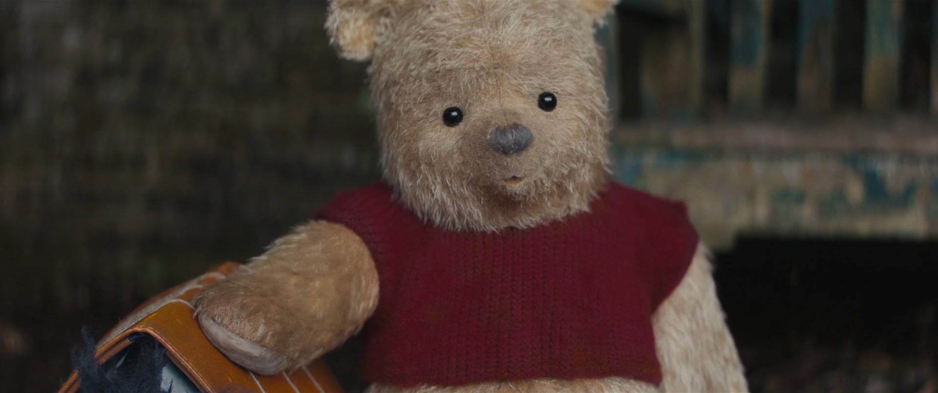 Christopher Robin (2018) - Animation Screencaps.com